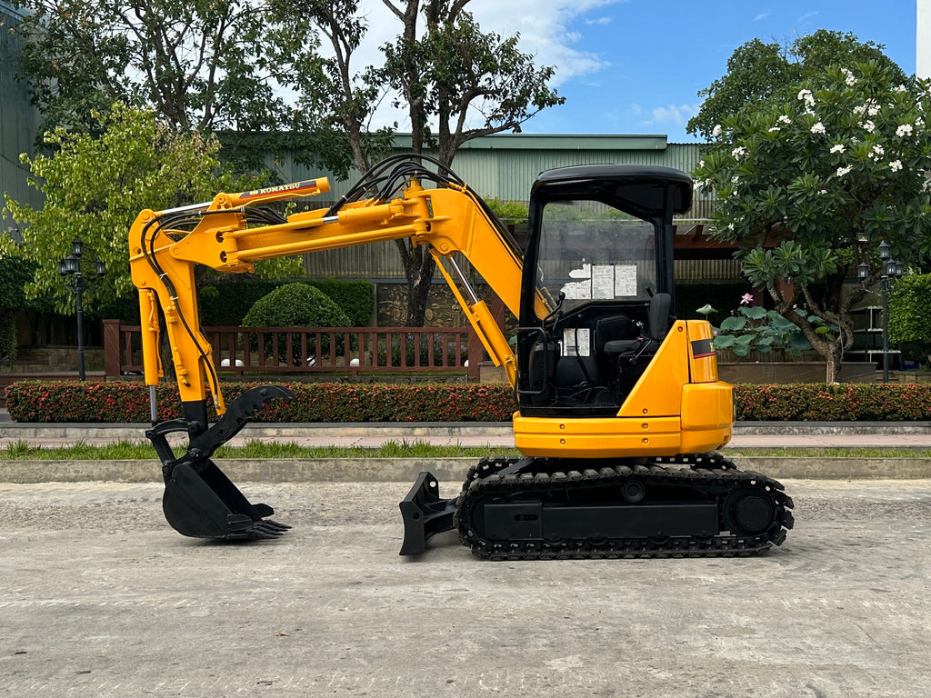 Komatsu PC38UU-2 Mini Excavator with Hydraulic Thumb – The NGO Company