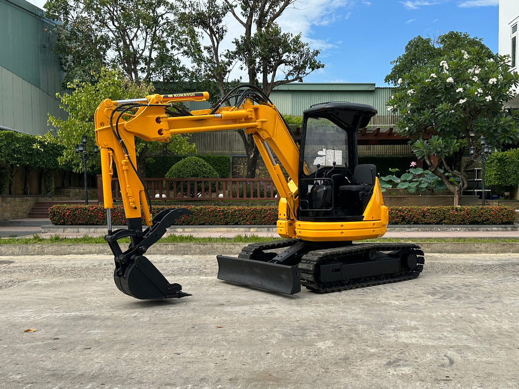 Komatsu PC38UU-2 Mini Excavator with Hydraulic Thumb – The NGO Company